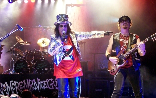 ALICE COOPER guitarist Steve Hunter hospitalized - The Black Planet
